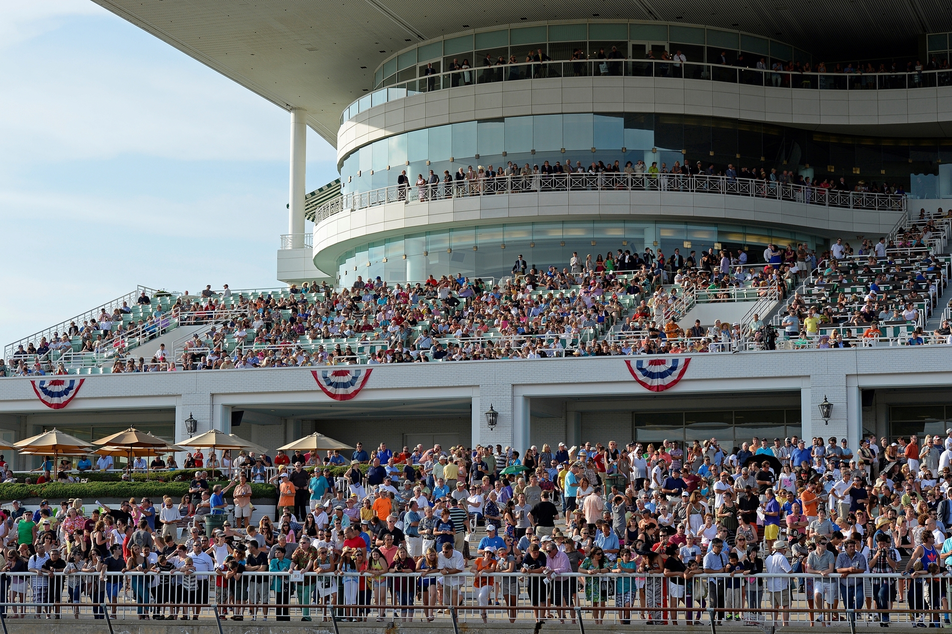 Thoroughbred Racing - BloodHorse
