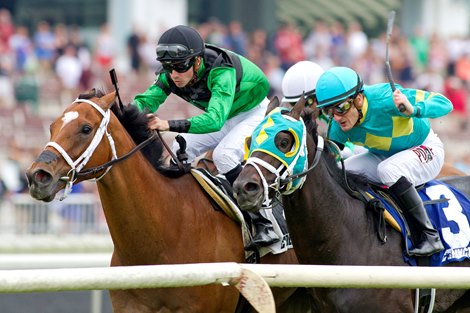 Roman Approval Figures in Arlington Handicap - BloodHorse