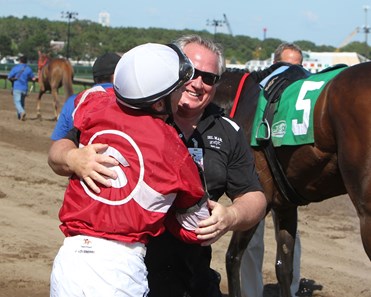 Double Bee Sting - Horse Profile - BloodHorse
