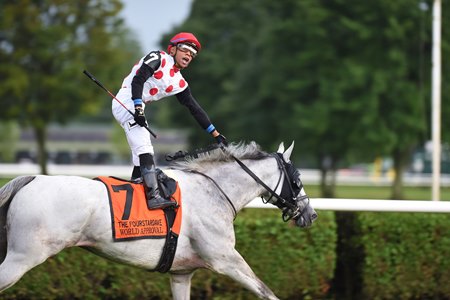 World Approval Kicks Clear in Fourstardave - BloodHorse