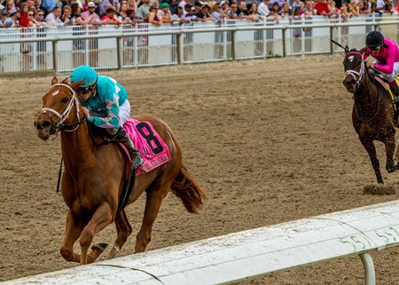 Monomoy Girl Jumps Off Bench to Win Rachel Alexandra - BloodHorse