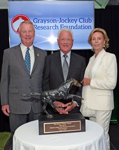 Stronach Receives Dinny Phipps Award - BloodHorse