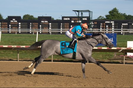Red Ruby Wins Delaware Oaks by 13 Lengths - BloodHorse