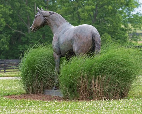 Secretariat Center Hosts 'Bluegrass Brunch and Bubbles' - BloodHorse
