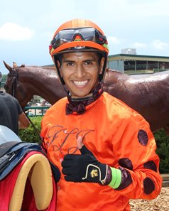 Peruvian Jockey Chuan Returns to Churchill Downs - BloodHorse