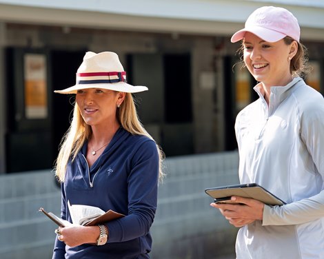Student Leslie Working With Radcliffe at September Sale - BloodHorse