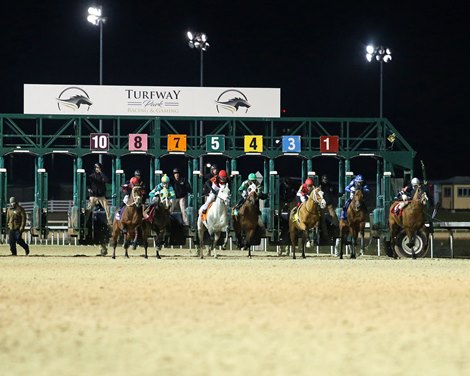 Live Racing Begins Nov. 30 at Turfway Park - BloodHorse