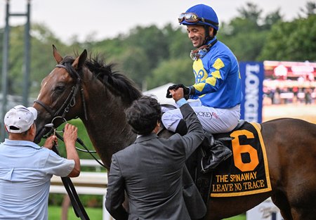 Jockey Lezcano Suffers Possible Wrist Injury in Spill - TrueNicks.com