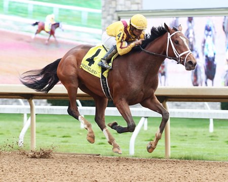 Julia Shining, Full Sister to Malathaat, Crushes Debut - TrueNicks.com