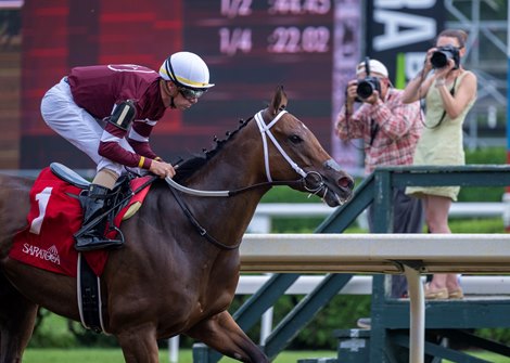 Champions Echo Zulu, Goodnight Olive Lead Ballerina - BloodHorse