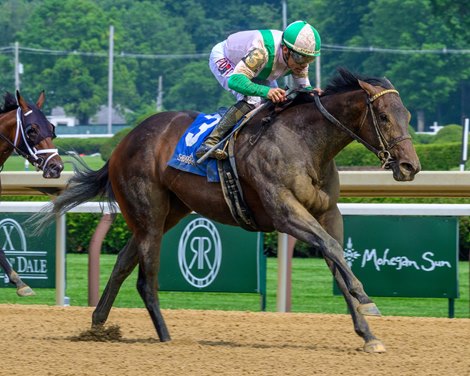 Saturday Flirt Earns First Stakes Win in Soaring Softly - BloodHorse
